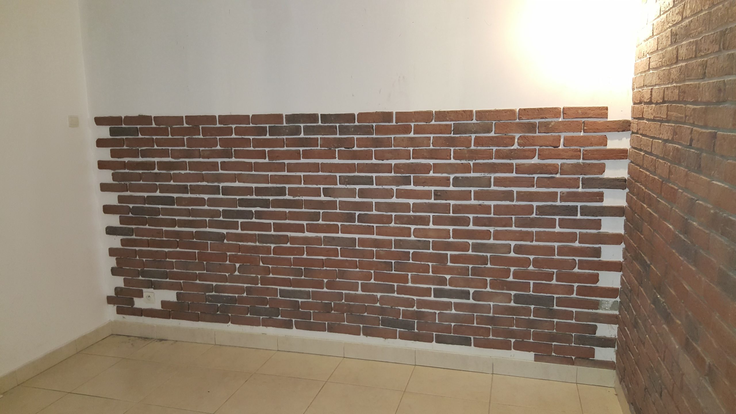 Habillage mur en parement pierre - HF-SERVICES