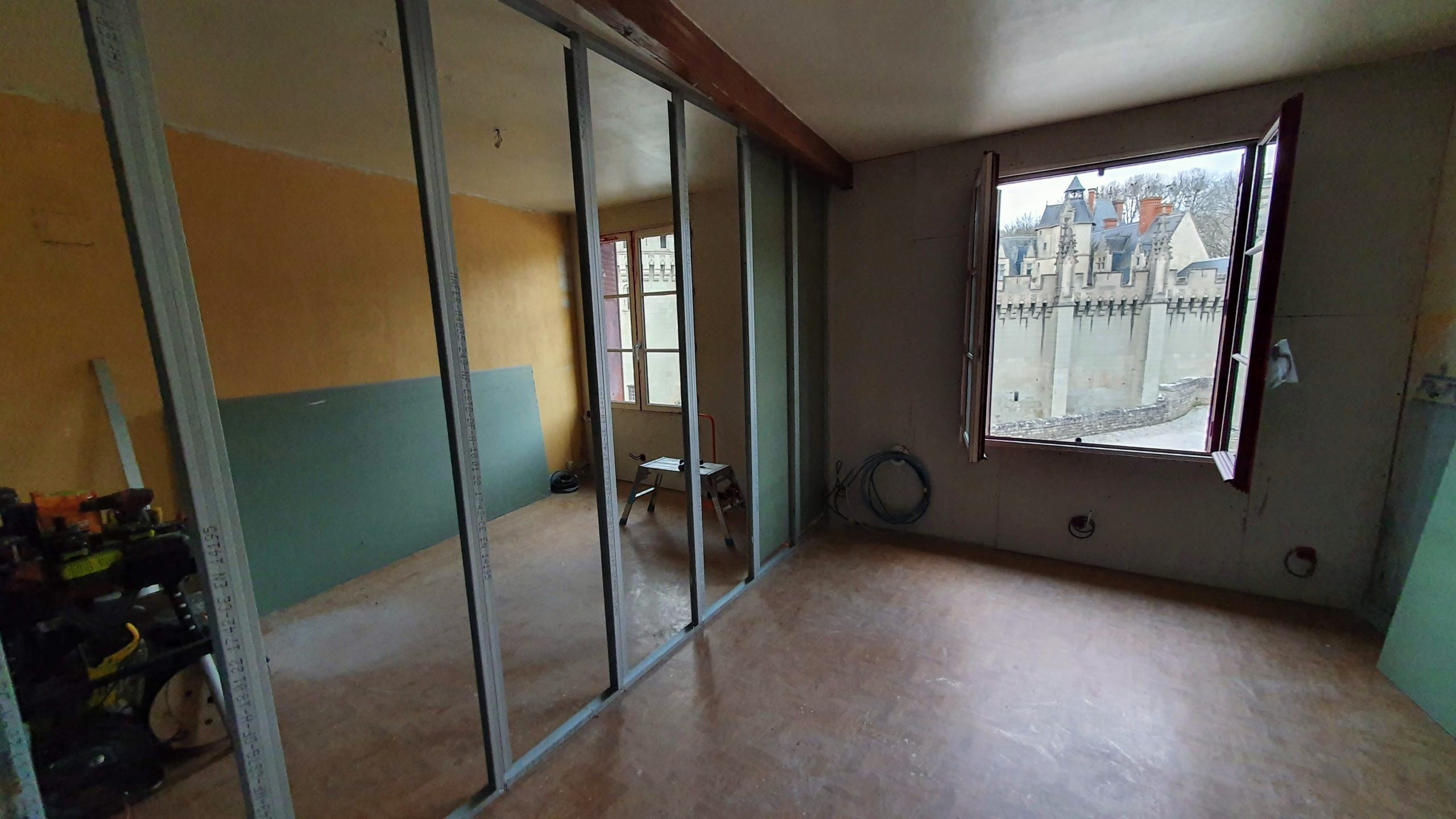 Doublage Placo et isolation d'un mur plus cloison séparative phonique ...